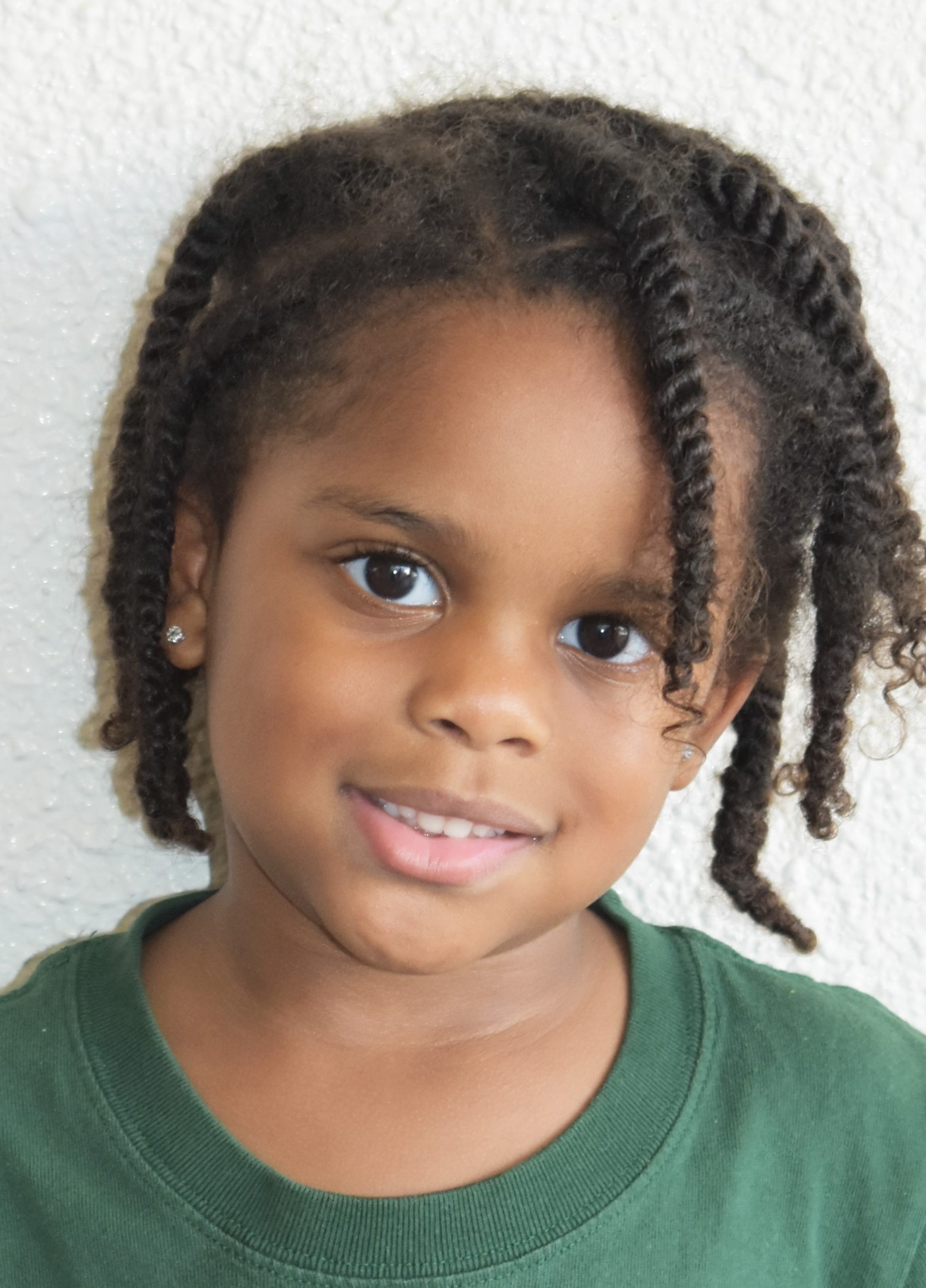 MYA LOVE | 沖縄県の外国人モデル・キャスティング事務所 Casting Office Lona -キャスティング オフィス ローナ-